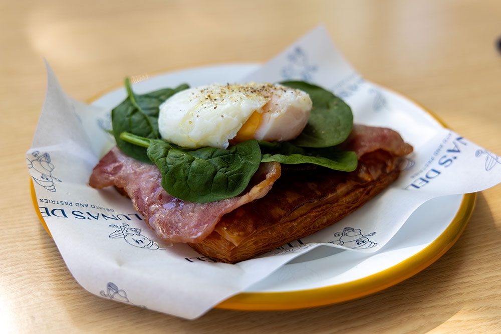 Lunas Deli Coolangatta | Must Do Gold Coast